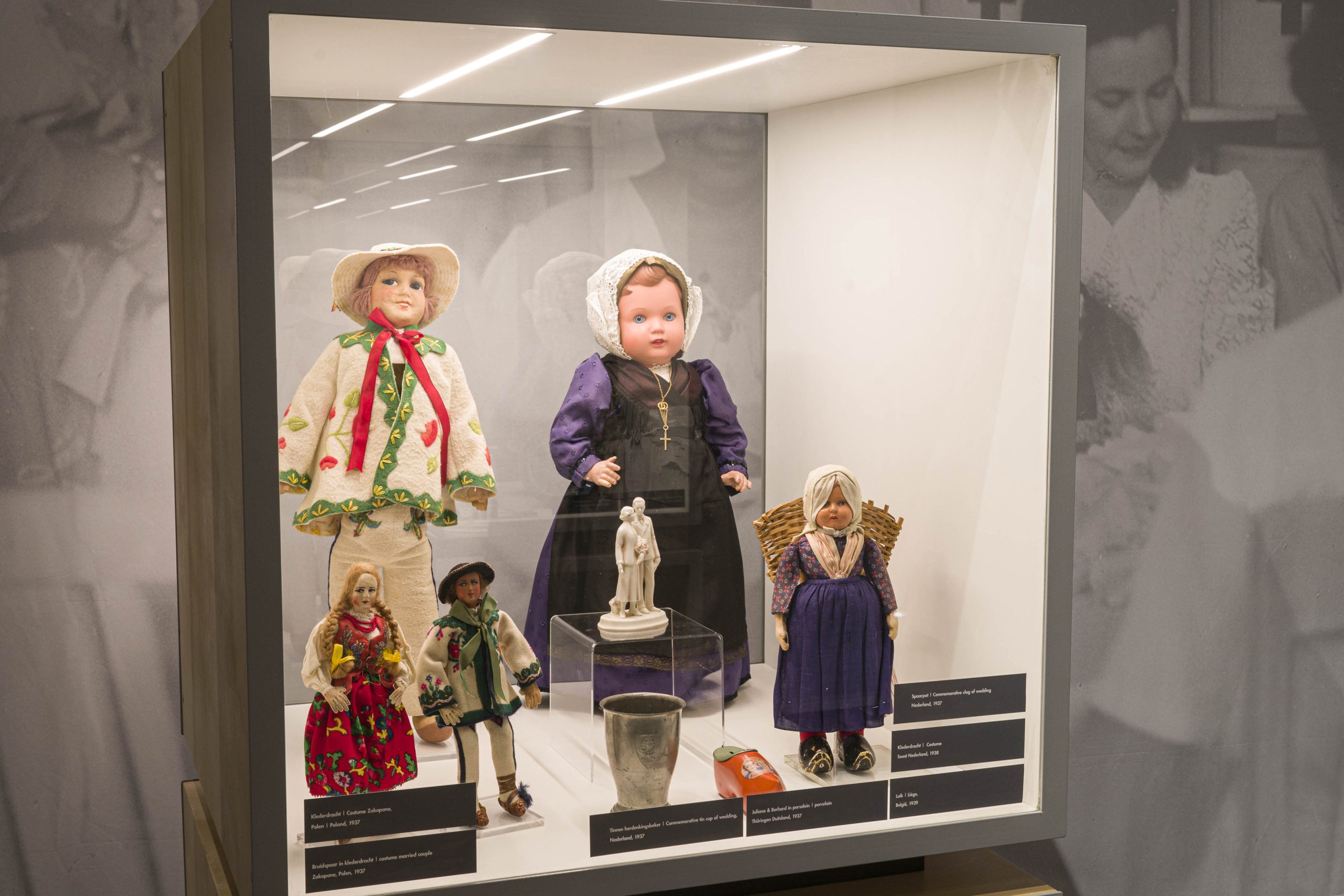 Juliana, Een eeuw in poppen - DOK-C